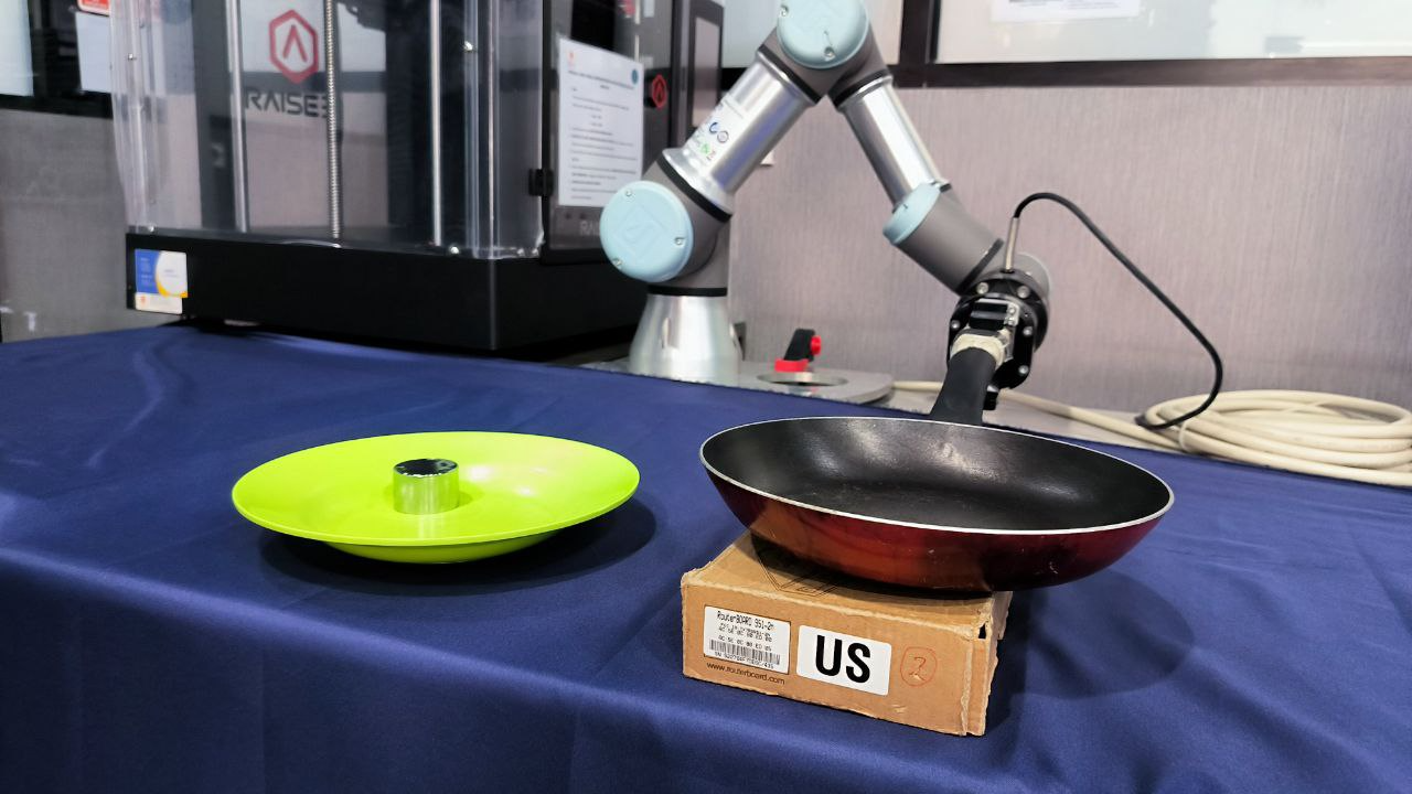 Robot Tukang Masak RoboChef | Teknik Elektro Universitas Surabaya